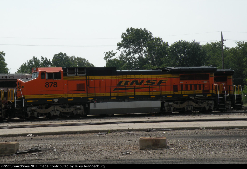 BNSF 878